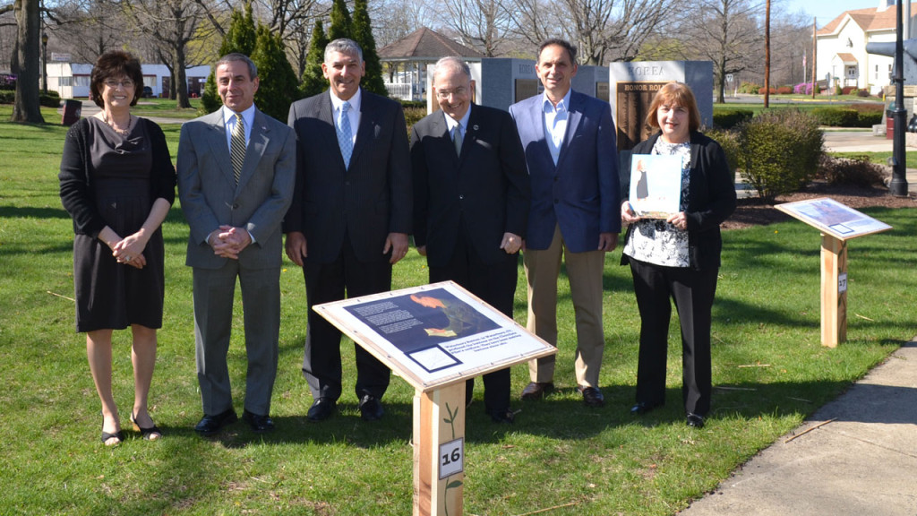 Local Leaders Visit North Haven’s “Story Walks” – NORTH HAVEN NEWS